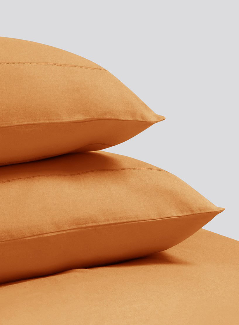 Capa travesseiro cama ocre 009 - Branco.Casa Decoração