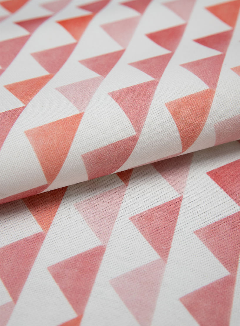 Tecido Estampado Triangulo Aquarela Rosa - Branco.Casa Decoração